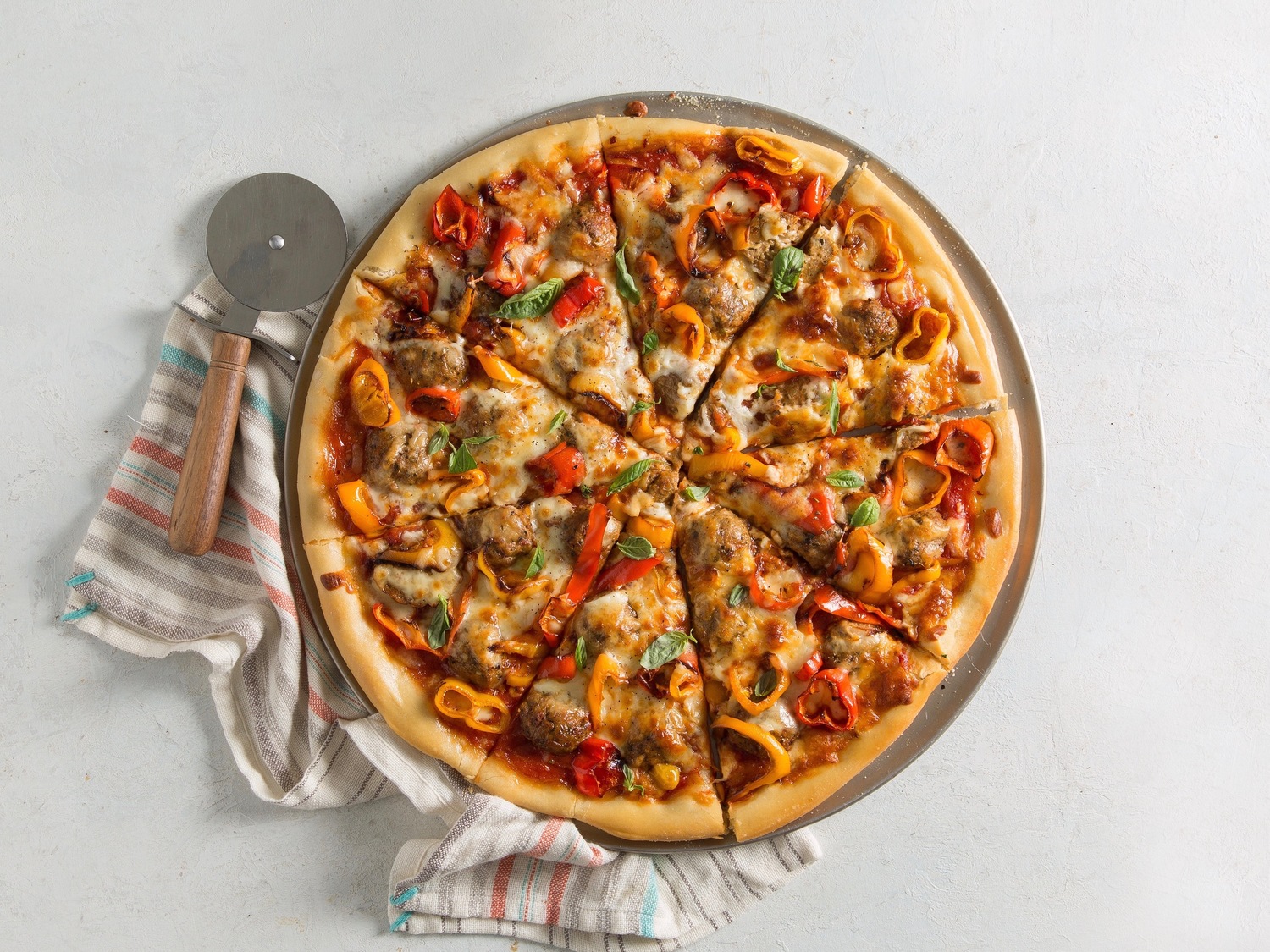 Meatball and Sweet Pepper Pizza